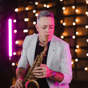 Book Chris Gable: Sax Player, Vocalist & Multi-Instrumentalist